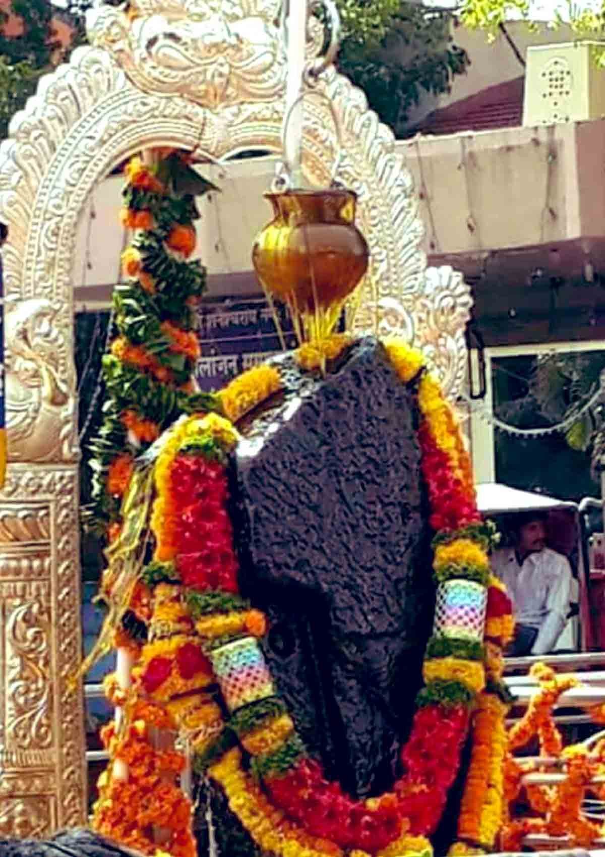 Dharm-Karm : न्याय और दंड के देवता शनिदेव को क्यों चढ़ाया जाता है तेल ...