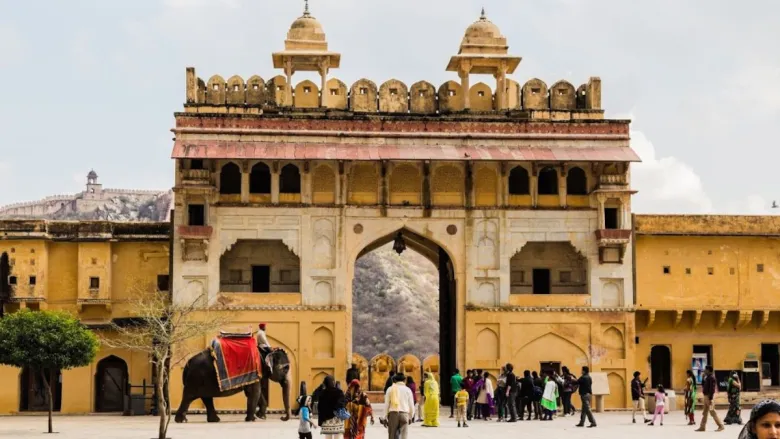 Maa Shila Devi के दर्शन मात्र से हो जाती हैं दरिद्रता दूर, खुलने लगता ...